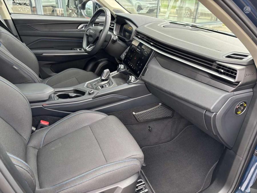 Blue Lynk & Co 01 2025 in Vilnius, with an engine capacity of 1.48 L and mileage of 58 thousand km for 24900 €, photo 6 on AUTOMOTO.COM.LV