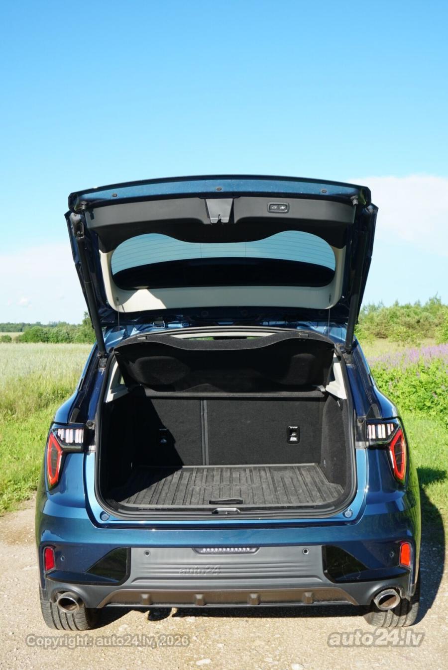 Zils Lynk & Co 01 2022 Tallina, ar dzinēja tilpumu 1.50 L un nobraukumu 89 tūkst. km par 24500 €, foto 7 vietnē AUTOMOTO.COM.LV