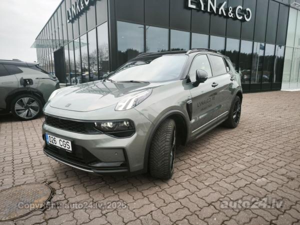 Lynk & Co 01 2025 in Tallinn, with an engine capacity of 1.50 L and mileage of 13 thousand km for 35900 €, photo 2 on AUTOMOTO.COM.LV