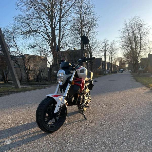 Balts Magpower Bombers 2018 Radviliškis, ar dzinēja tilpumu 50.00 L un nobraukumu 12 tūkst. km par 1500 €, foto 3 vietnē AUTOMOTO.COM.LV