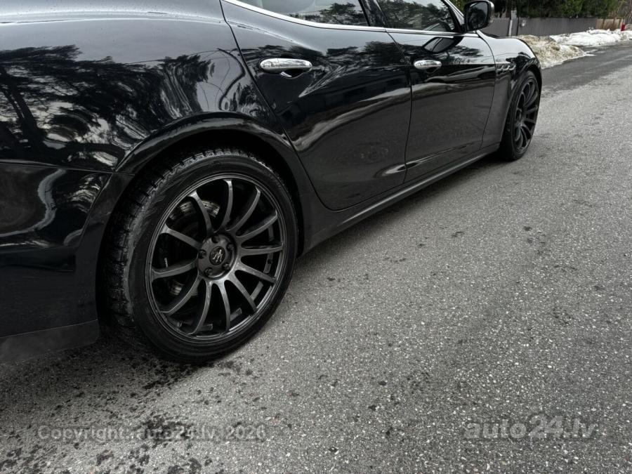 Black Maserati Ghibli 2014 in Tallinn, with an engine capacity of 3.00 L and mileage of 90 thousand km for 25900 €, photo 13 on AUTOMOTO.COM.LV