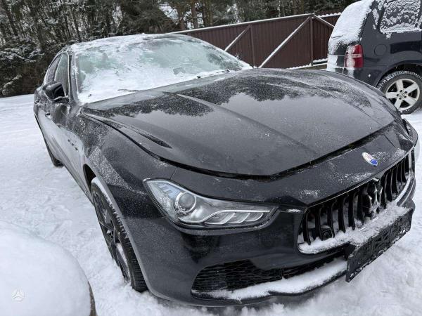 Black Maserati Ghibli 2015 in Vilkaviskis, with an engine capacity of 2.99 L and mileage of 139 thousand km for 11900 €, photo 1 on AUTOMOTO.COM.LV