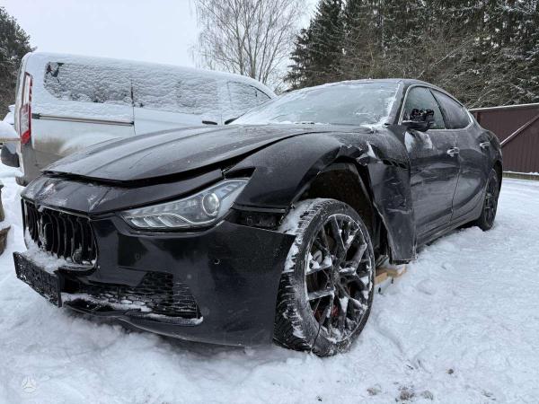 Black Maserati Ghibli 2015 in Vilkaviskis, with an engine capacity of 2.99 L and mileage of 139 thousand km for 11900 €, photo 2 on AUTOMOTO.COM.LV