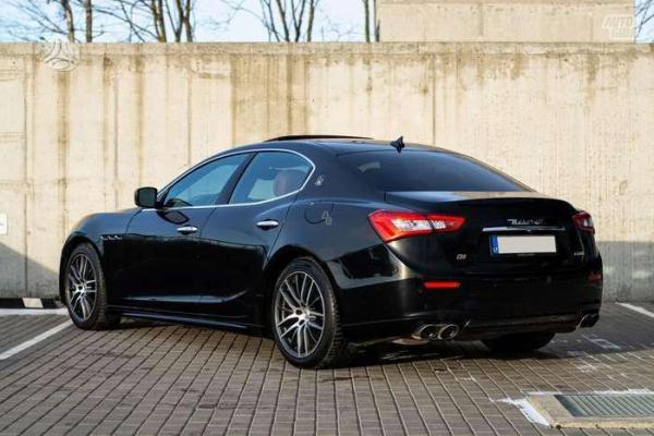 Black Maserati Ghibli 2015 in Siauliai, with an engine capacity of 2.98 L and mileage of 79 thousand km for 22999 €, photo 2 on AUTOMOTO.COM.LV