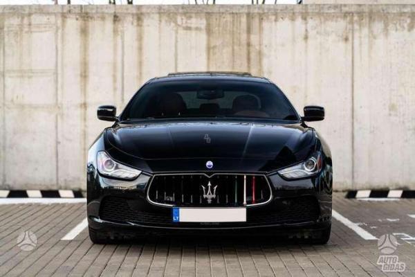 Black Maserati Ghibli 2015 in Siauliai, with an engine capacity of 2.98 L and mileage of 79 thousand km for 22999 €, photo 4 on AUTOMOTO.COM.LV