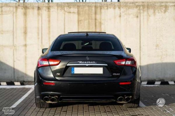 Black Maserati Ghibli 2015 in Siauliai, with an engine capacity of 2.98 L and mileage of 79 thousand km for 22999 €, photo 5 on AUTOMOTO.COM.LV