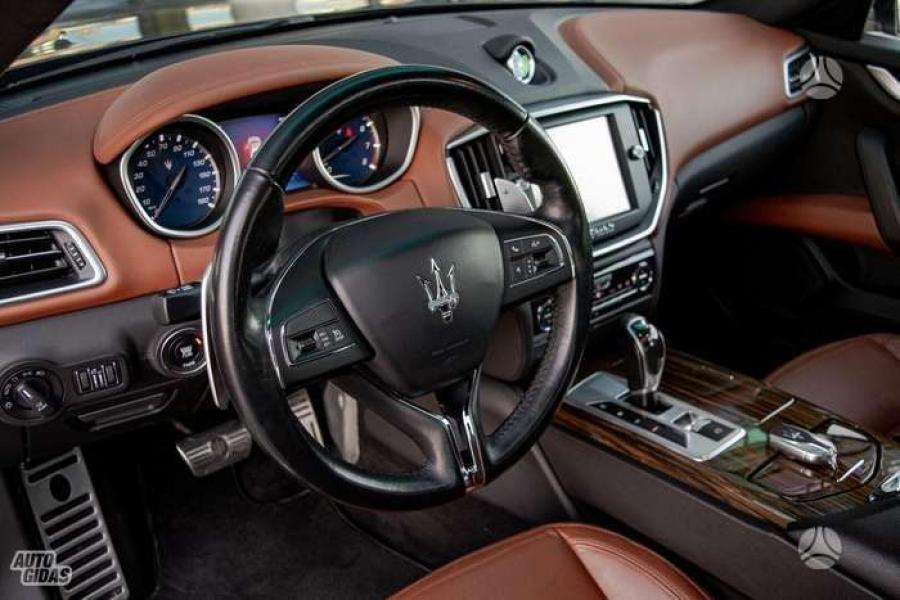 Melns Maserati Ghibli 2015 Šauļi, ar dzinēja tilpumu 2.98 L un nobraukumu 79 tūkst. km par 22999 €, foto 22 vietnē AUTOMOTO.COM.LV