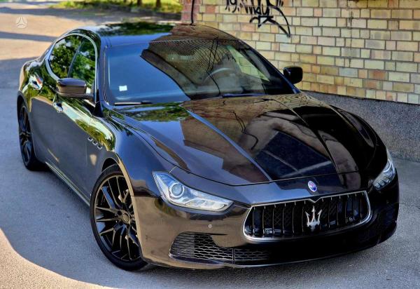 Melns Maserati Ghibli 2015 Viļņa, ar dzinēja tilpumu 2.99 L un nobraukumu 256 tūkst. km par 11999 €, foto 4 vietnē AUTOMOTO.COM.LV