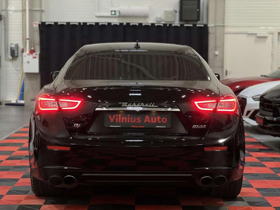 Melns Maserati Ghibli 2015 Viļņa, ar dzinēja tilpumu 3.00 L un nobraukumu 129 tūkst. km par 16499 €, foto 6 vietnē AUTOMOTO.COM.LV