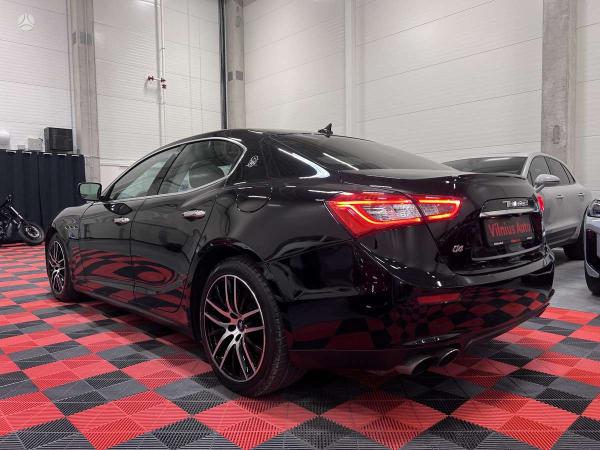 Maserati Ghibli 2015 Viļņa vietnē Melns Maserati Ghibli 2015 Viļņa, ar dzinēja tilpumu 3.00 L un nobraukumu 129 tūkst. km par 16499 €, foto 7 vietnē AUTOMOTO.COM.LV
