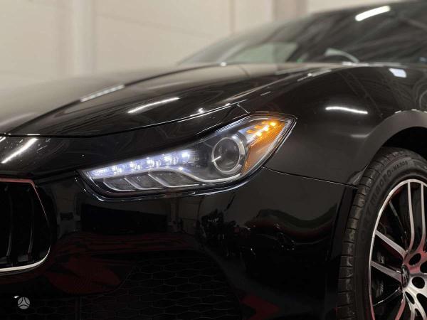 Maserati Ghibli 2015 Viļņa vietnē Melns Maserati Ghibli 2015 Viļņa, ar dzinēja tilpumu 3.00 L un nobraukumu 129 tūkst. km par 16499 €, foto 9 vietnē AUTOMOTO.COM.LV