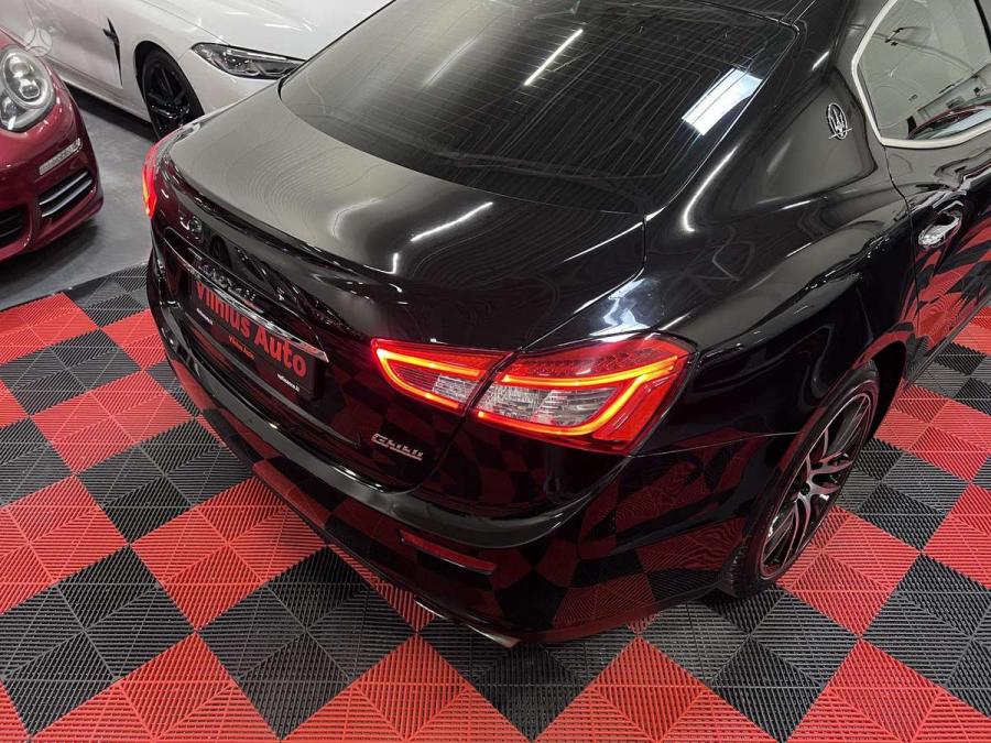 Melns Maserati Ghibli 2015 Viļņa, ar dzinēja tilpumu 3.00 L un nobraukumu 129 tūkst. km par 16499 €, foto 10 vietnē AUTOMOTO.COM.LV