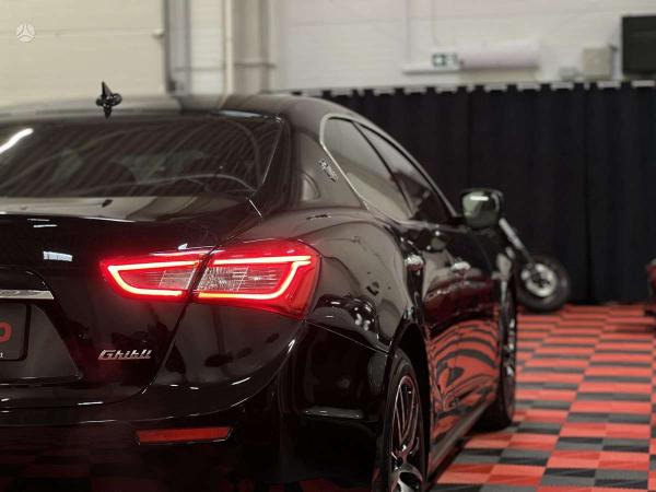 Maserati Ghibli 2015 Viļņa vietnē Melns Maserati Ghibli 2015 Viļņa, ar dzinēja tilpumu 3.00 L un nobraukumu 129 tūkst. km par 16499 €, foto 11 vietnē AUTOMOTO.COM.LV