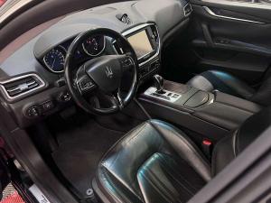 Melns Maserati Ghibli 2015 Viļņa, ar dzinēja tilpumu 3.00 L un nobraukumu 129 tūkst. km par 16499 €, foto 14 vietnē AUTOMOTO.COM.LV