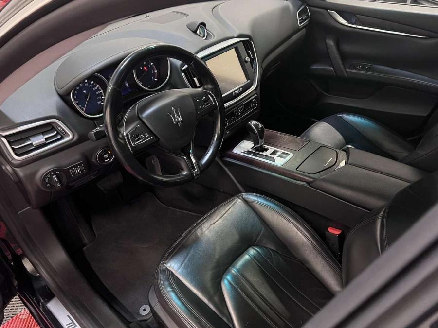 Melns Maserati Ghibli 2015 Viļņa, ar dzinēja tilpumu 3.00 L un nobraukumu 129 tūkst. km par 16499 €, foto 14 vietnē AUTOMOTO.COM.LV