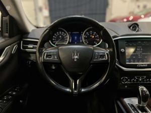 Melns Maserati Ghibli 2015 Viļņa, ar dzinēja tilpumu 3.00 L un nobraukumu 129 tūkst. km par 16499 €, foto 22 vietnē AUTOMOTO.COM.LV