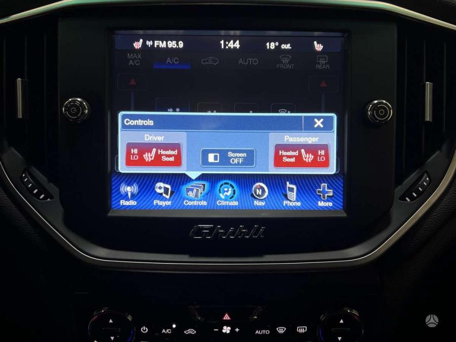 Melns Maserati Ghibli 2015 Viļņa, ar dzinēja tilpumu 3.00 L un nobraukumu 129 tūkst. km par 16499 €, foto 26 vietnē AUTOMOTO.COM.LV