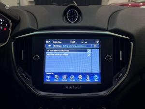 Melns Maserati Ghibli 2015 Viļņa, ar dzinēja tilpumu 3.00 L un nobraukumu 129 tūkst. km par 16499 €, foto 28 vietnē AUTOMOTO.COM.LV