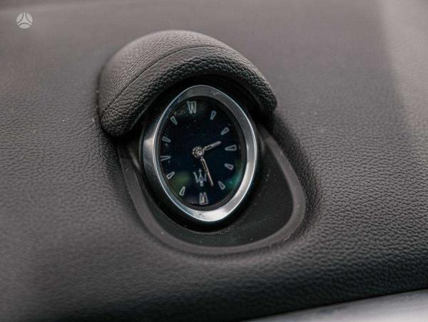 Black Maserati Ghibli 2016 in Kaunas, with an engine capacity of 3.00 L and mileage of 234 thousand km for 19990 €, photo 11 on AUTOMOTO.COM.LV
