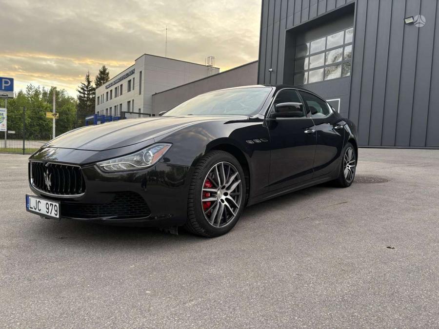 Melns Maserati Ghibli 2016 Viļņa, ar dzinēja tilpumu 2.98 L un nobraukumu 106 tūkst. km par 16000 €, foto 4 vietnē AUTOMOTO.COM.LV