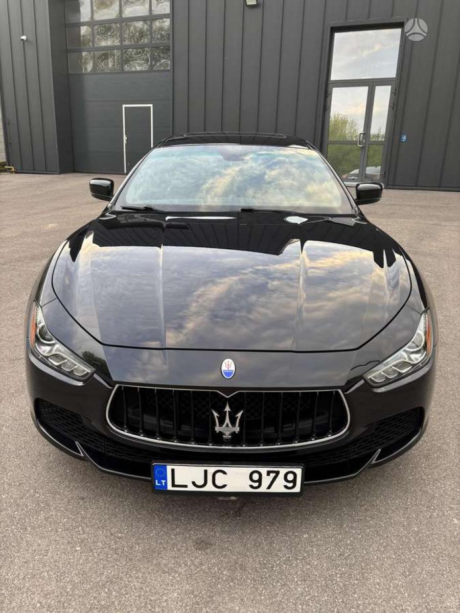 Melns Maserati Ghibli 2016 Viļņa, ar dzinēja tilpumu 2.98 L un nobraukumu 106 tūkst. km par 16000 €, foto 5 vietnē AUTOMOTO.COM.LV