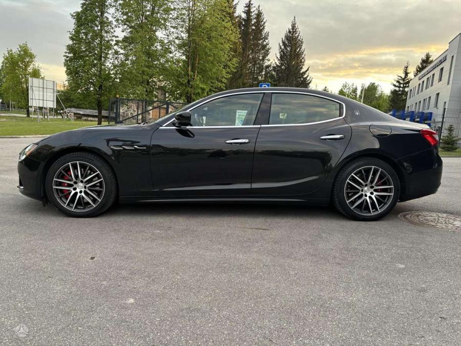 Melns Maserati Ghibli 2016 Viļņa, ar dzinēja tilpumu 2.98 L un nobraukumu 106 tūkst. km par 16000 €, foto 6 vietnē AUTOMOTO.COM.LV