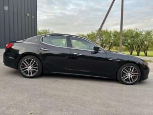 Melns Maserati Ghibli 2016 Viļņa, ar dzinēja tilpumu 2.98 L un nobraukumu 106 tūkst. km par 16000 €, foto 7 vietnē AUTOMOTO.COM.LV