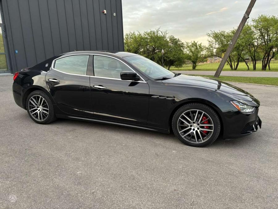 Melns Maserati Ghibli 2016 Viļņa, ar dzinēja tilpumu 2.98 L un nobraukumu 106 tūkst. km par 16000 €, foto 8 vietnē AUTOMOTO.COM.LV