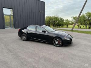Melns Maserati Ghibli 2016 Viļņa, ar dzinēja tilpumu 2.98 L un nobraukumu 106 tūkst. km par 16000 €, foto 9 vietnē AUTOMOTO.COM.LV