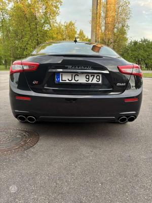 Melns Maserati Ghibli 2016 Viļņa, ar dzinēja tilpumu 2.98 L un nobraukumu 106 tūkst. km par 16000 €, foto 10 vietnē AUTOMOTO.COM.LV