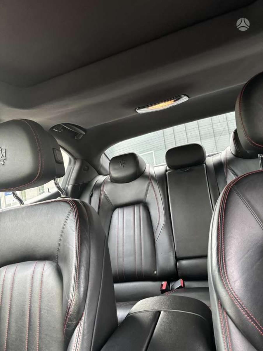 Melns Maserati Ghibli 2016 Viļņa, ar dzinēja tilpumu 2.98 L un nobraukumu 106 tūkst. km par 16000 €, foto 15 vietnē AUTOMOTO.COM.LV