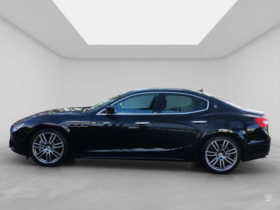 Melns Maserati Ghibli 2016 Viļņa, ar dzinēja tilpumu 3.00 L un nobraukumu 234 tūkst. km par 18000 €, foto 3 vietnē AUTOMOTO.COM.LV
