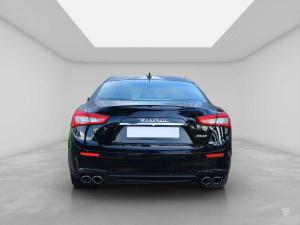 Melns Maserati Ghibli 2016 Viļņa, ar dzinēja tilpumu 3.00 L un nobraukumu 234 tūkst. km par 18000 €, foto 6 vietnē AUTOMOTO.COM.LV