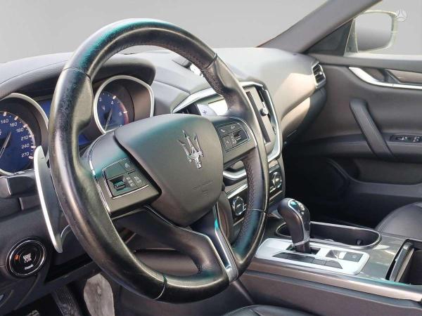 Melns Maserati Ghibli 2016 Viļņa, ar dzinēja tilpumu 3.00 L un nobraukumu 234 tūkst. km par 18000 €, foto 10 vietnē AUTOMOTO.COM.LV