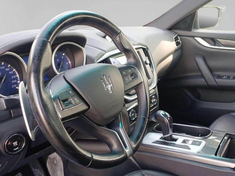 Melns Maserati Ghibli 2016 Viļņa, ar dzinēja tilpumu 3.00 L un nobraukumu 234 tūkst. km par 18000 €, foto 11 vietnē AUTOMOTO.COM.LV