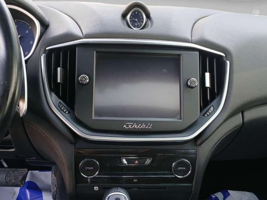 Melns Maserati Ghibli 2016 Viļņa, ar dzinēja tilpumu 3.00 L un nobraukumu 234 tūkst. km par 18000 €, foto 14 vietnē AUTOMOTO.COM.LV