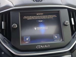 Melns Maserati Ghibli 2016 Viļņa, ar dzinēja tilpumu 3.00 L un nobraukumu 234 tūkst. km par 18000 €, foto 17 vietnē AUTOMOTO.COM.LV
