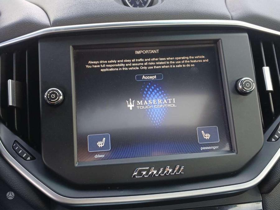 Melns Maserati Ghibli 2016 Viļņa, ar dzinēja tilpumu 3.00 L un nobraukumu 234 tūkst. km par 18000 €, foto 17 vietnē AUTOMOTO.COM.LV
