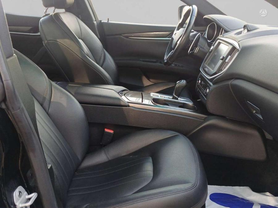 Melns Maserati Ghibli 2016 Viļņa, ar dzinēja tilpumu 3.00 L un nobraukumu 234 tūkst. km par 18000 €, foto 18 vietnē AUTOMOTO.COM.LV