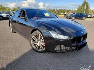 Black Maserati Ghibli 2016 in Vilnius, with an engine capacity of 2.98 L and mileage of 101 thousand km for 18900 €, photo 4 on AUTOMOTO.COM.LV