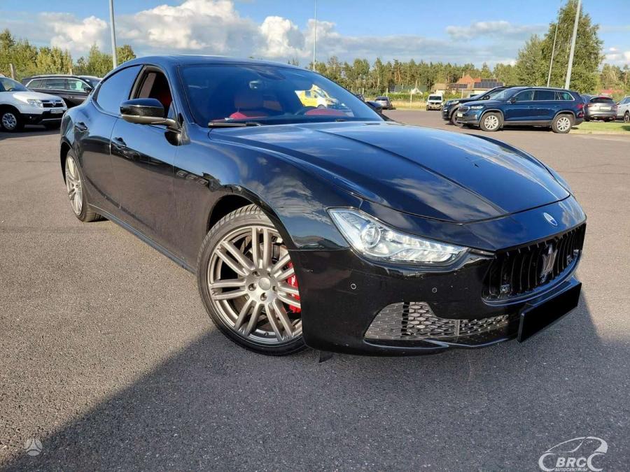 Black Maserati Ghibli 2016 in Vilnius, with an engine capacity of 2.98 L and mileage of 101 thousand km for 18900 €, photo 4 on AUTOMOTO.COM.LV
