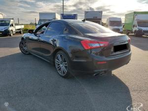 Black Maserati Ghibli 2016 in Vilnius, with an engine capacity of 2.98 L and mileage of 101 thousand km for 18900 €, photo 5 on AUTOMOTO.COM.LV