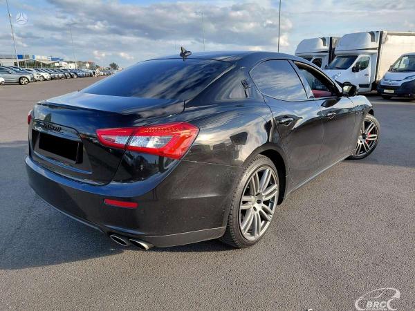 Melns Maserati Ghibli 2016 Viļņa, ar dzinēja tilpumu 2.98 L un nobraukumu 101 tūkst. km par 18900 €, foto 5 vietnē AUTOMOTO.COM.LV
