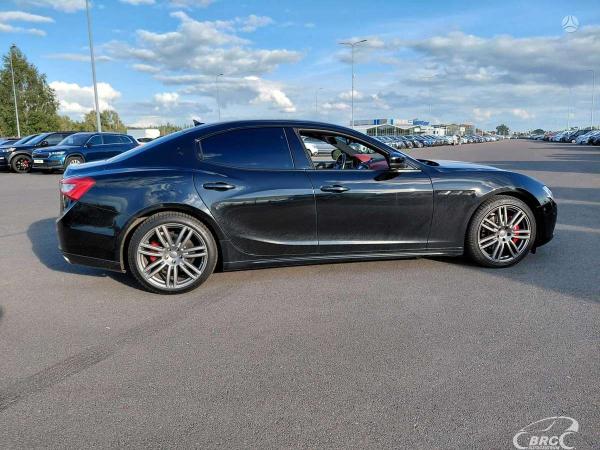 Melns Maserati Ghibli 2016 Viļņa, ar dzinēja tilpumu 2.98 L un nobraukumu 101 tūkst. km par 18900 €, foto 8 vietnē AUTOMOTO.COM.LV