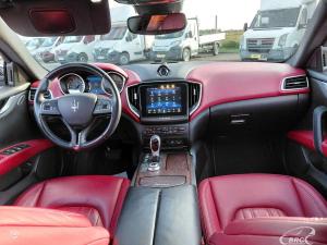 Black Maserati Ghibli 2016 in Vilnius, with an engine capacity of 2.98 L and mileage of 101 thousand km for 18900 €, photo 10 on AUTOMOTO.COM.LV