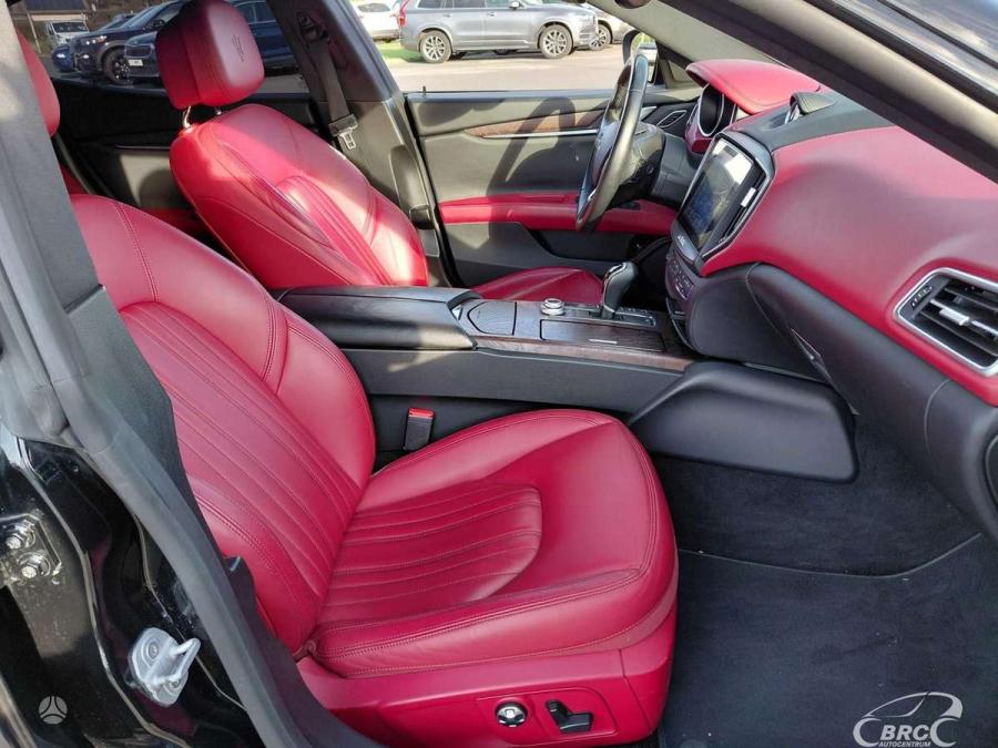 Black Maserati Ghibli 2016 in Vilnius, with an engine capacity of 2.98 L and mileage of 101 thousand km for 18900 €, photo 12 on AUTOMOTO.COM.LV