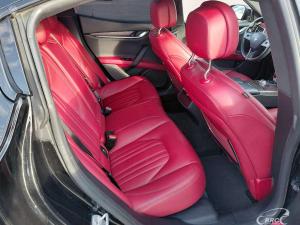 Black Maserati Ghibli 2016 in Vilnius, with an engine capacity of 2.98 L and mileage of 101 thousand km for 18900 €, photo 13 on AUTOMOTO.COM.LV