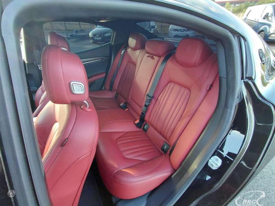 Black Maserati Ghibli 2016 in Vilnius, with an engine capacity of 2.98 L and mileage of 101 thousand km for 18900 €, photo 15 on AUTOMOTO.COM.LV