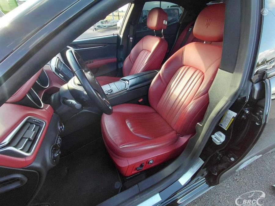 Black Maserati Ghibli 2016 in Vilnius, with an engine capacity of 2.98 L and mileage of 101 thousand km for 18900 €, photo 16 on AUTOMOTO.COM.LV