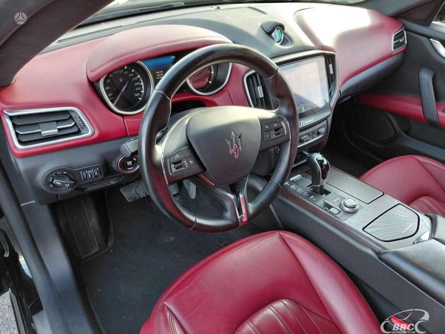 Black Maserati Ghibli 2016 in Vilnius, with an engine capacity of 2.98 L and mileage of 101 thousand km for 18900 €, photo 17 on AUTOMOTO.COM.LV